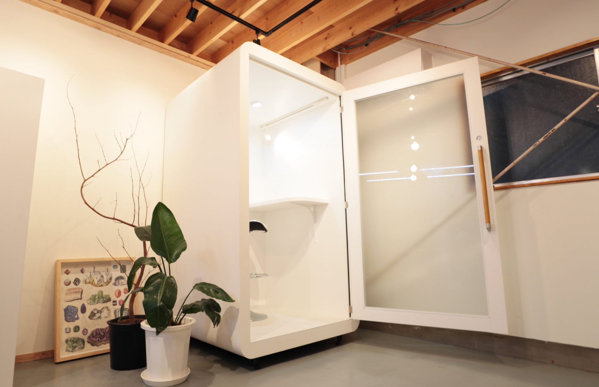 オンライン商談、テレワーク時代の「理想のパーソナル環境」PERSONAL BOOTH｜株式会社エクス・アドメディア